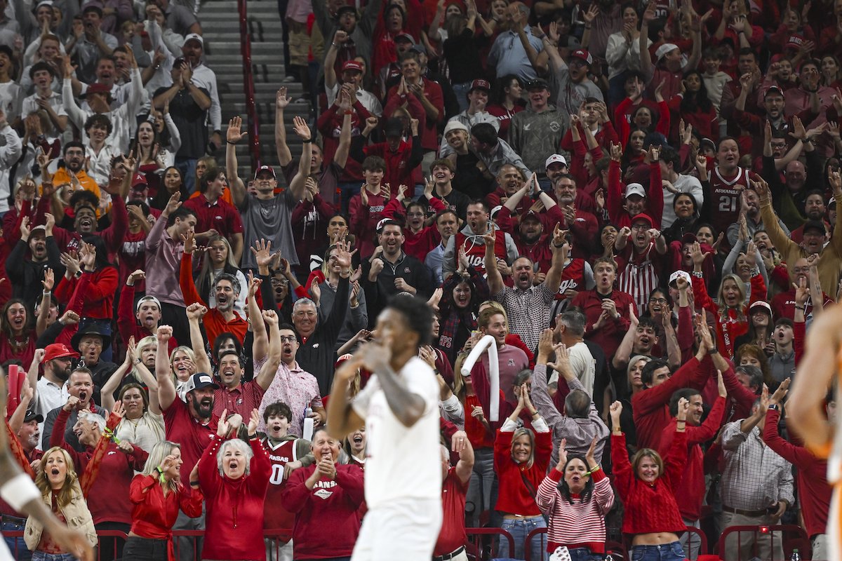 Arkansas basketball opens SEC play with win over No. 19 Tennessee ...
