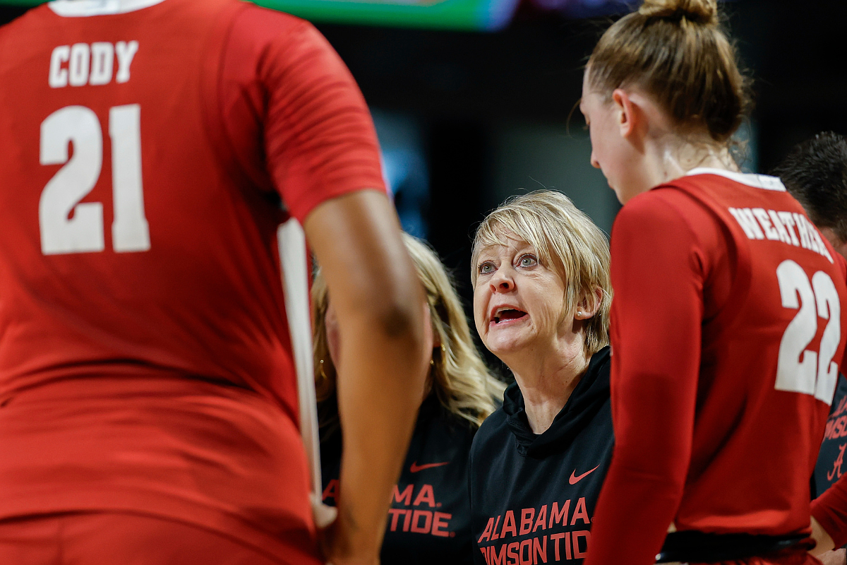 Lengthy series road win streak on the line for Arkansas women's ...