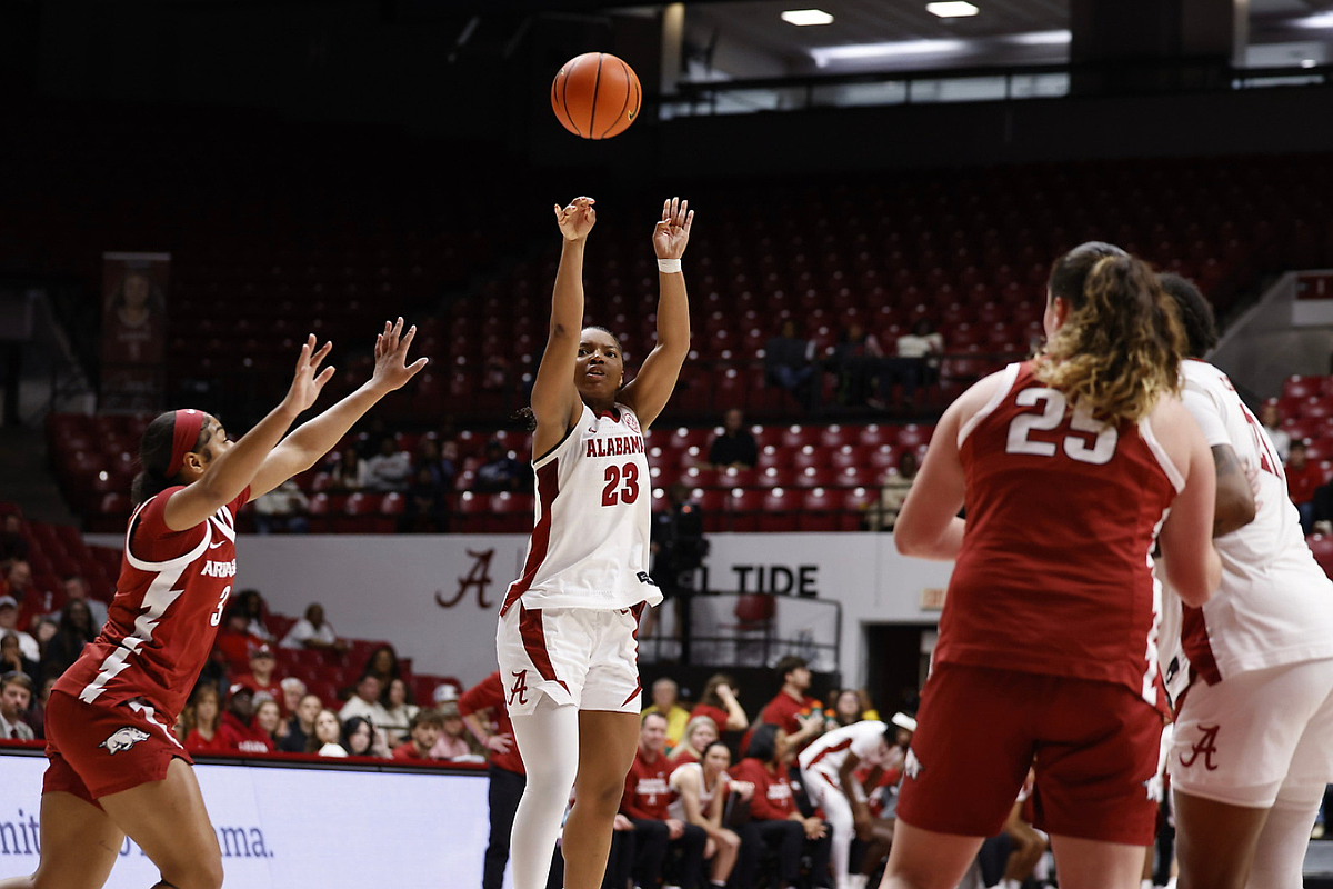 Alabama holds Arkansas women's basketball to season scoring low in rout ...