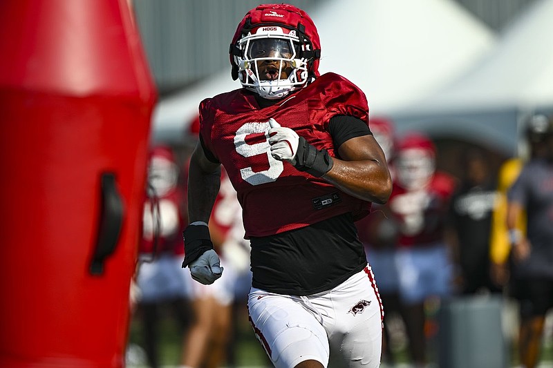 Defensive end Charlie Collins will return to Arkansas football after ...