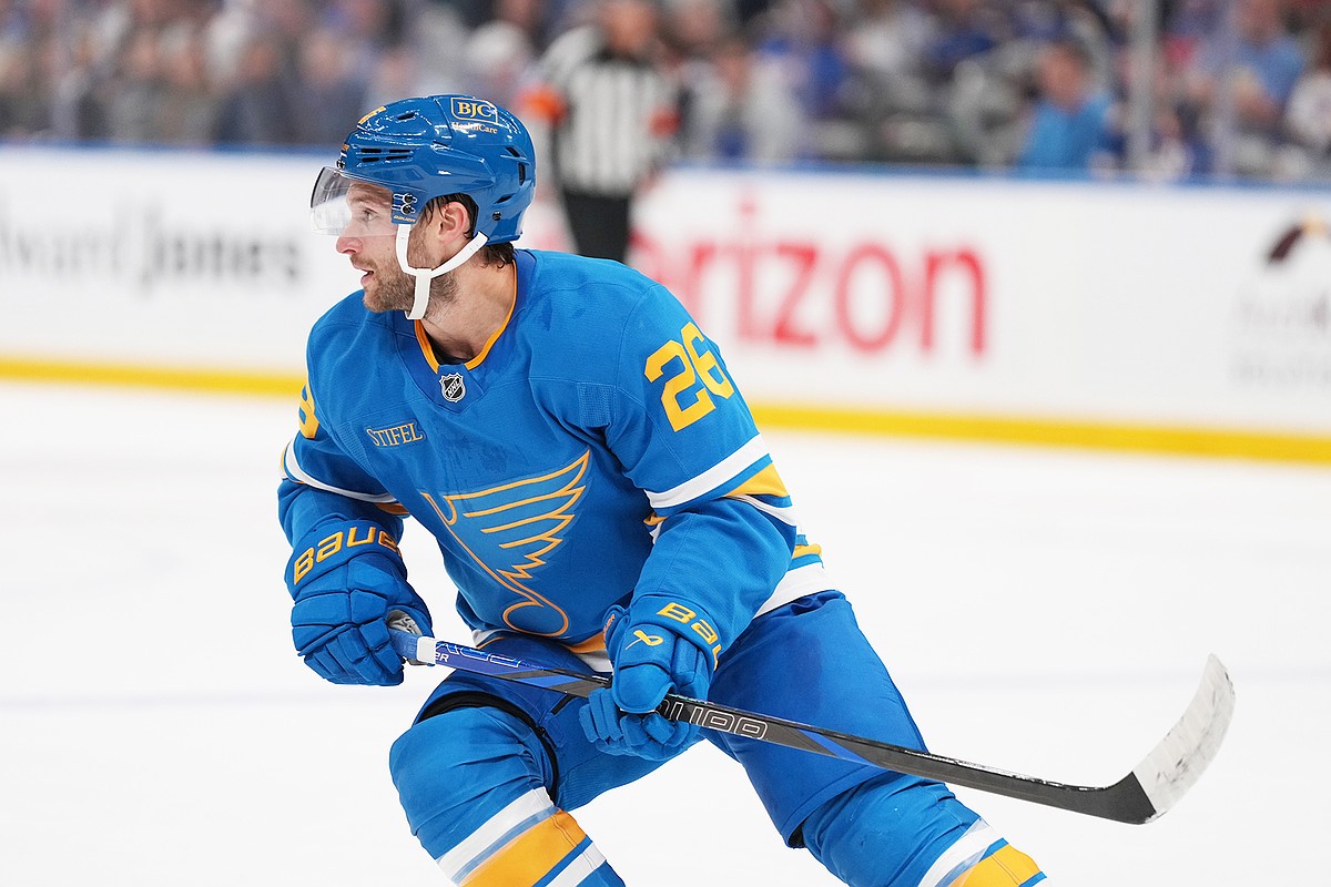 Moore, Murphy help Blackhawks beat Blues 7-3 for fourth straight win ...