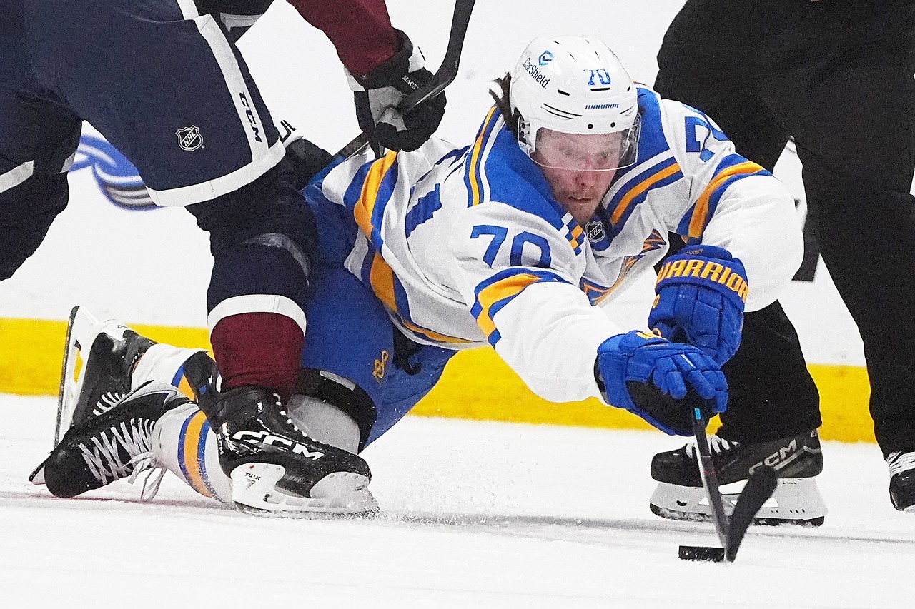 Schmaltz scores twice to power Mammoth past Blues 4-2 | Jefferson City ...