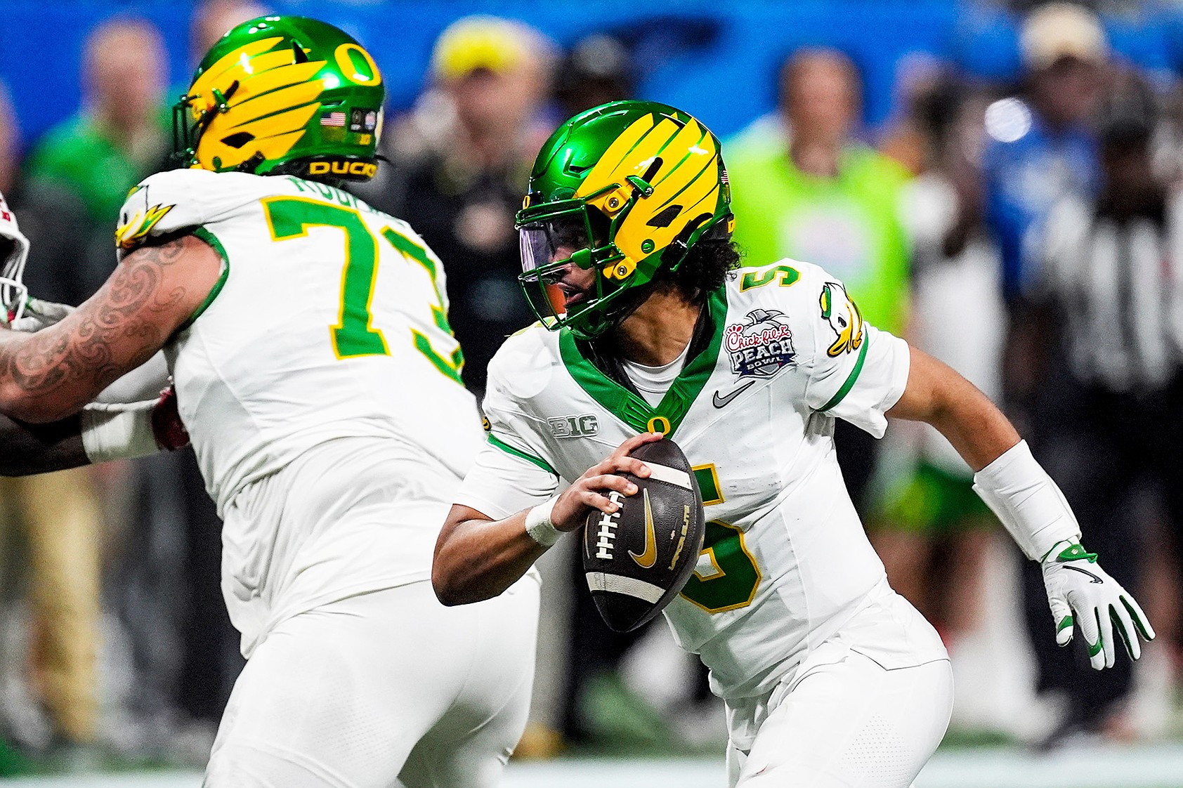 Oregon QB Moore undecided on NFL Draft or return to Ducks | Jefferson ...