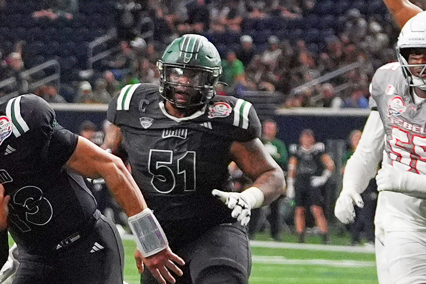 Arkansas football signs Ohio transfer offensive lineman Davion ...