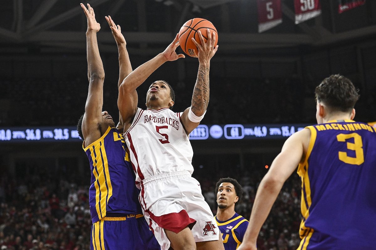 Darius Acuff scores 31, Arkansas basketball holds off LSU to stay ...