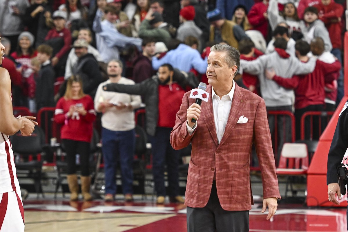 Darius Acuff scores 31, Arkansas basketball holds off LSU to stay ...