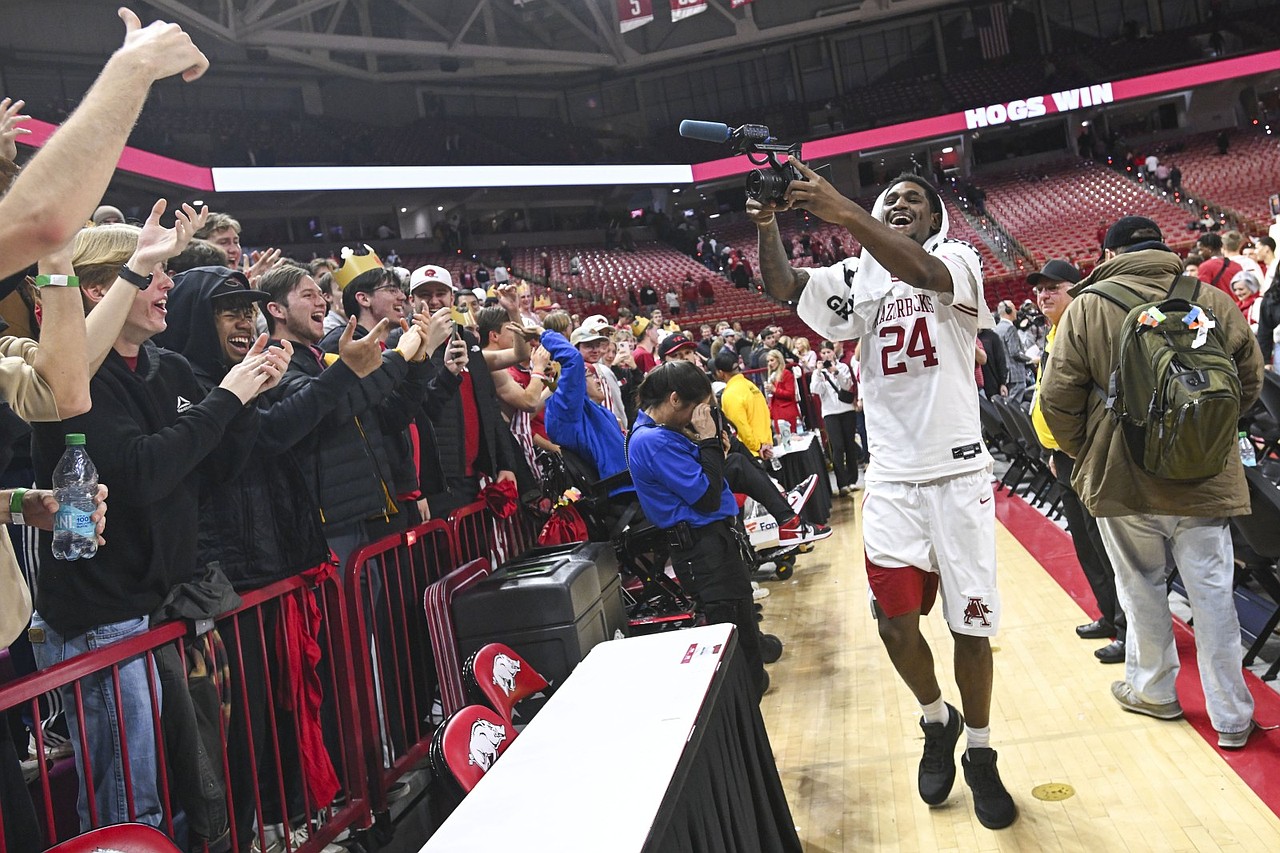 Arkansas’ Richmond engages fans with white out vs. Kentucky; Calipari ...