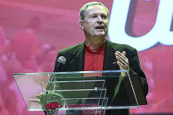 Arkansas baseball coach Dave Van Horn gives preseason update at ...
