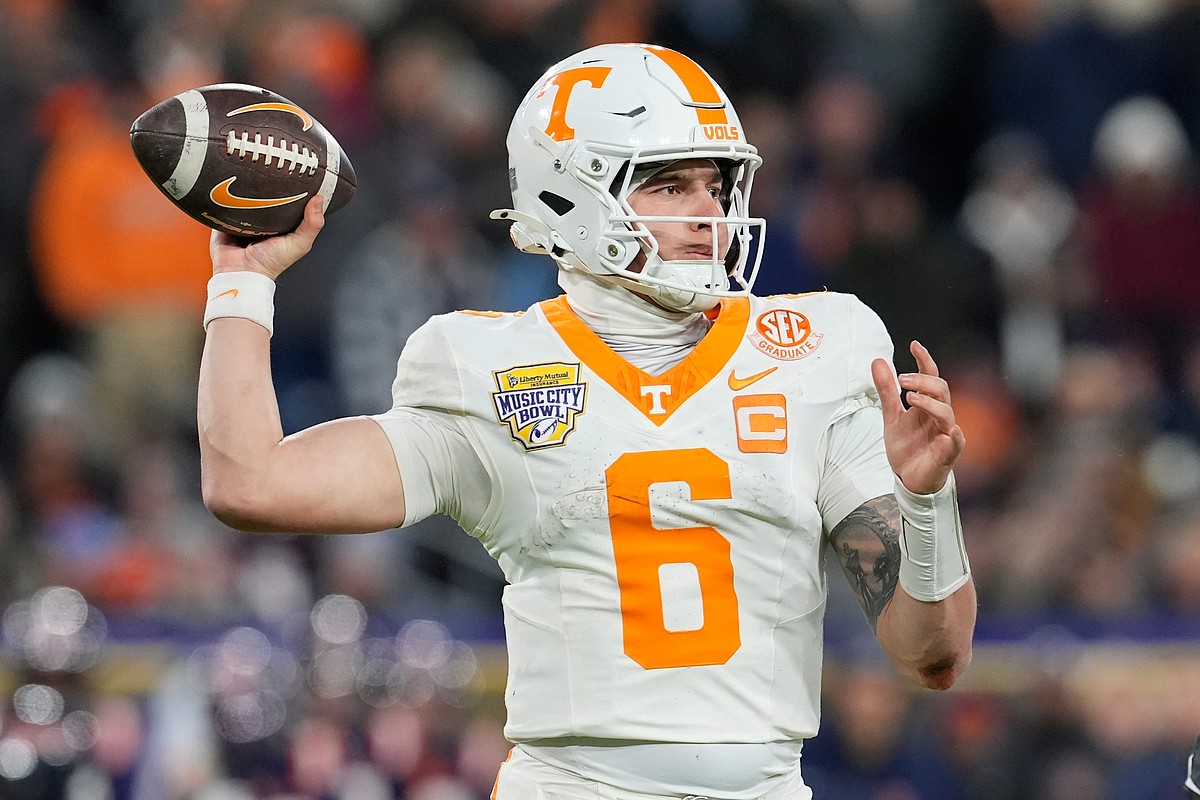 5-at-10: Vols QB1 suing NCAA, Super Bowl macro questions, Kraft joins ...