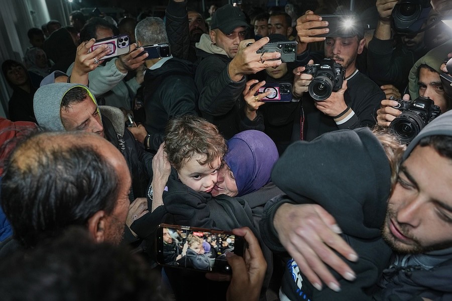 Palestinians allowed in to Gaza and patients are evacuated to Egypt as ...