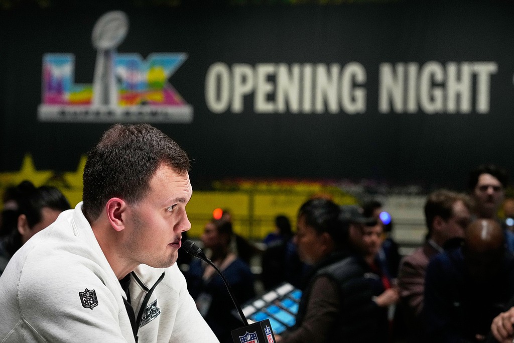 Former Arkansas Razorback Hunter Henry enjoying 1st Super Bowl after 10 ...