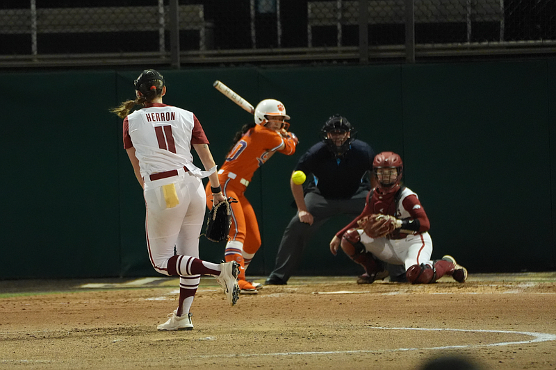 Robyn Herron tosses 1-hitter, No. 11 Arkansas softball pummels No. 18 ...