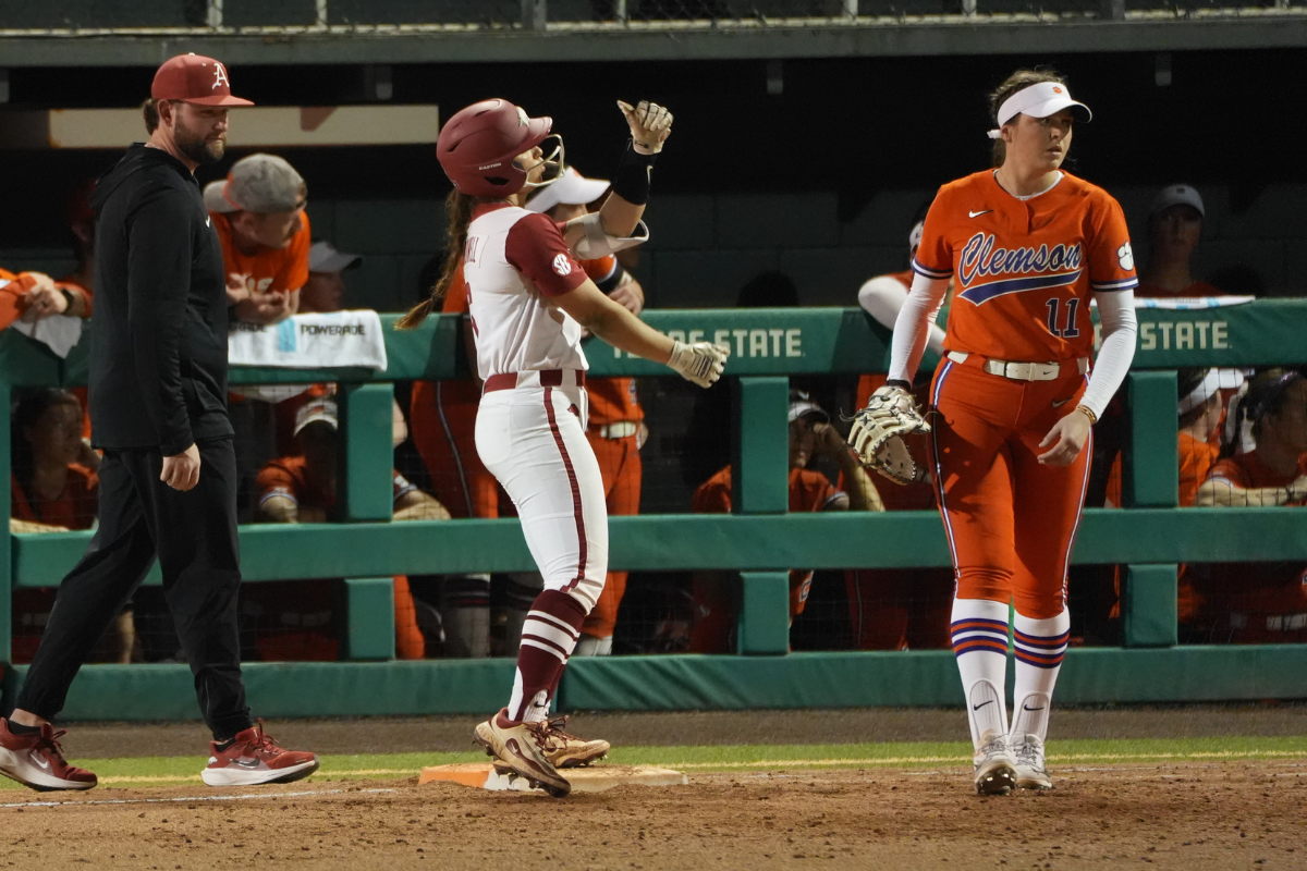 Robyn Herron tosses 1-hitter, No. 11 Arkansas softball pummels No. 18 ...
