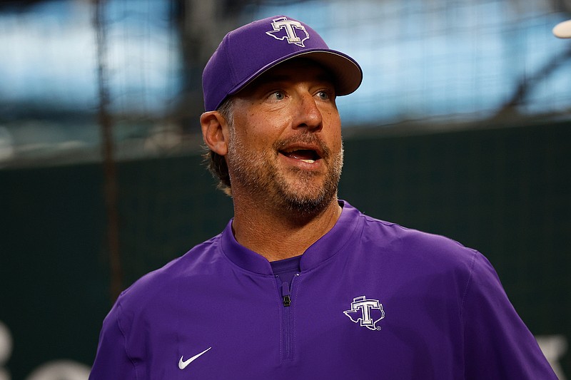 Arkansas baseball notebook: Dave Van Horn sees former player in ...