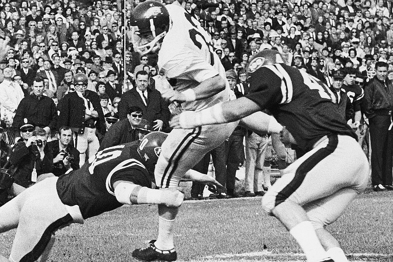 Commentary: Arkansas football great Bill Burnett deserves all the ...