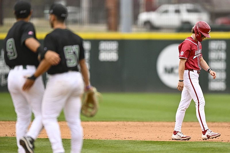 Arkansas baseball loses finale to Stetson, splits series | Whole Hog Sports