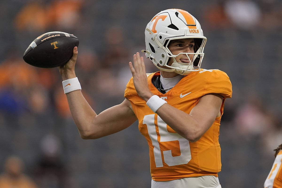 5-at-10: UT QB1 intrigue, unretiring jerseys, WBC withdrawals, WNBA ...