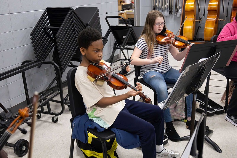 Lewis and Clark student learns to play violin one-handed | Jefferson ...