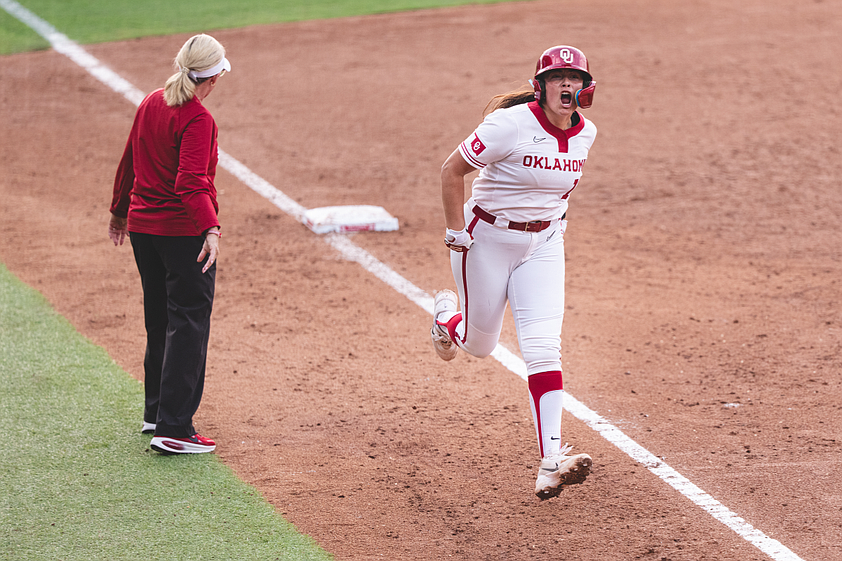 No. 1 Oklahoma overcomes early deficit, fends off No. 6 Arkansas ...