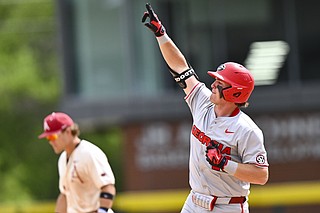 Georgia hits 9 home runs, beats Arkansas baseball 26-14 in series ...