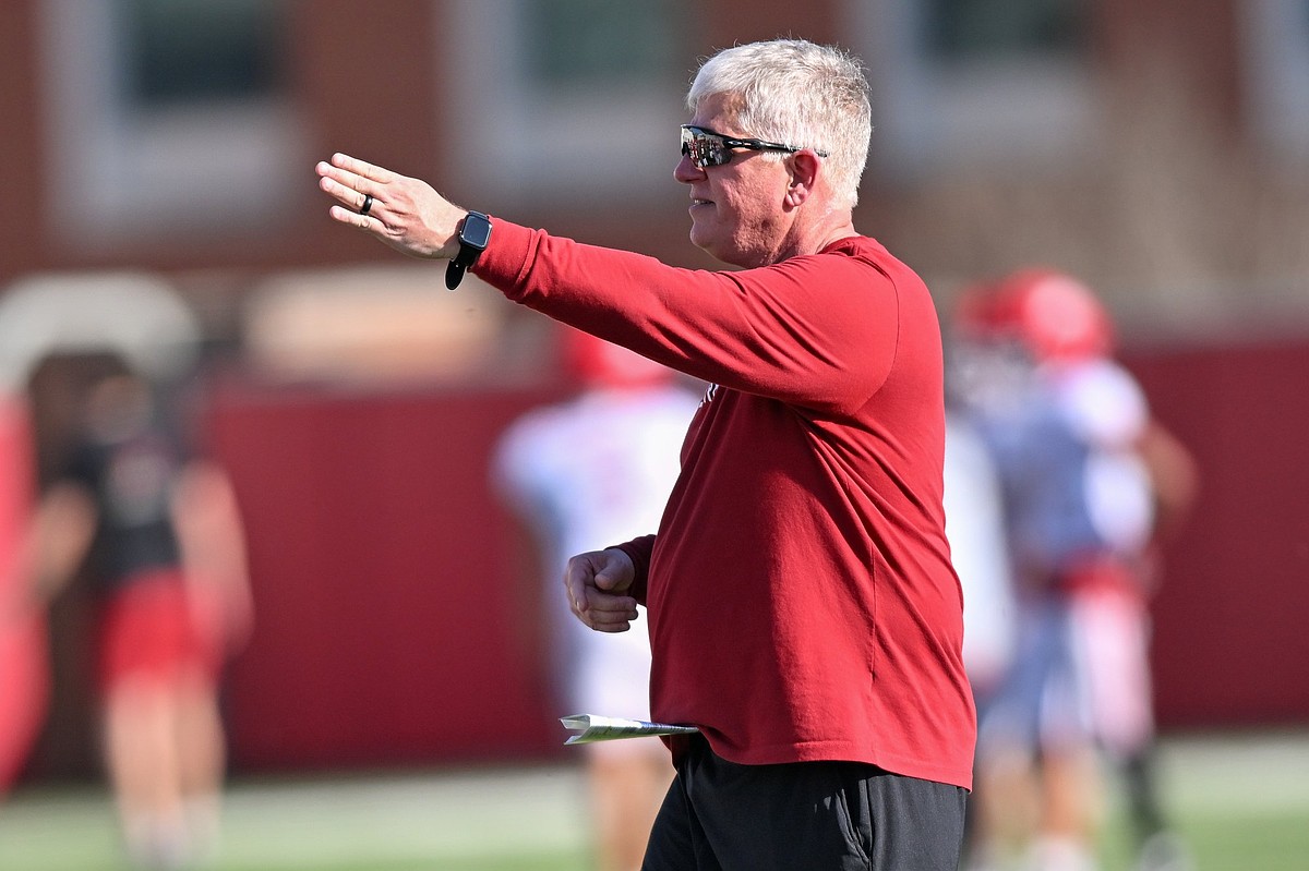 Arkansas defensive coordinator Ron Roberts aiming to field a game-ready ...