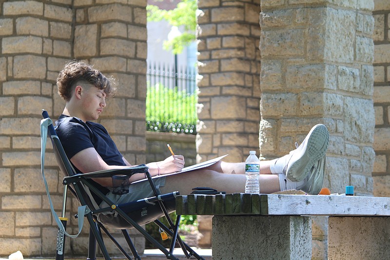 Young artists highlight city architecture on Sketch Day | Jefferson ...