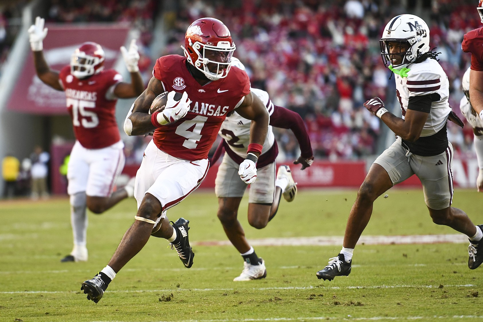 Arkansas running back Mike Washington selected by Las Vegas Raiders in ...