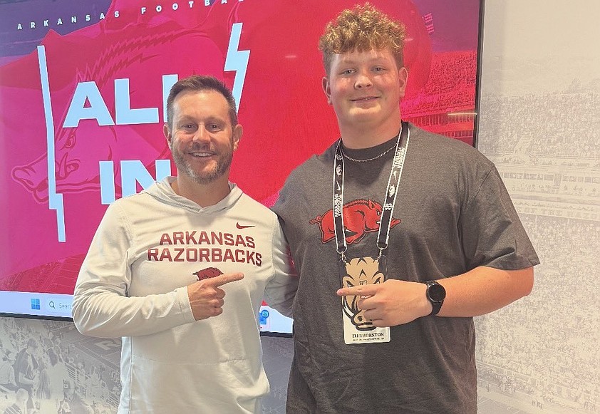 Valley View defensive tackle Eli Thornton commits to Arkansas football ...