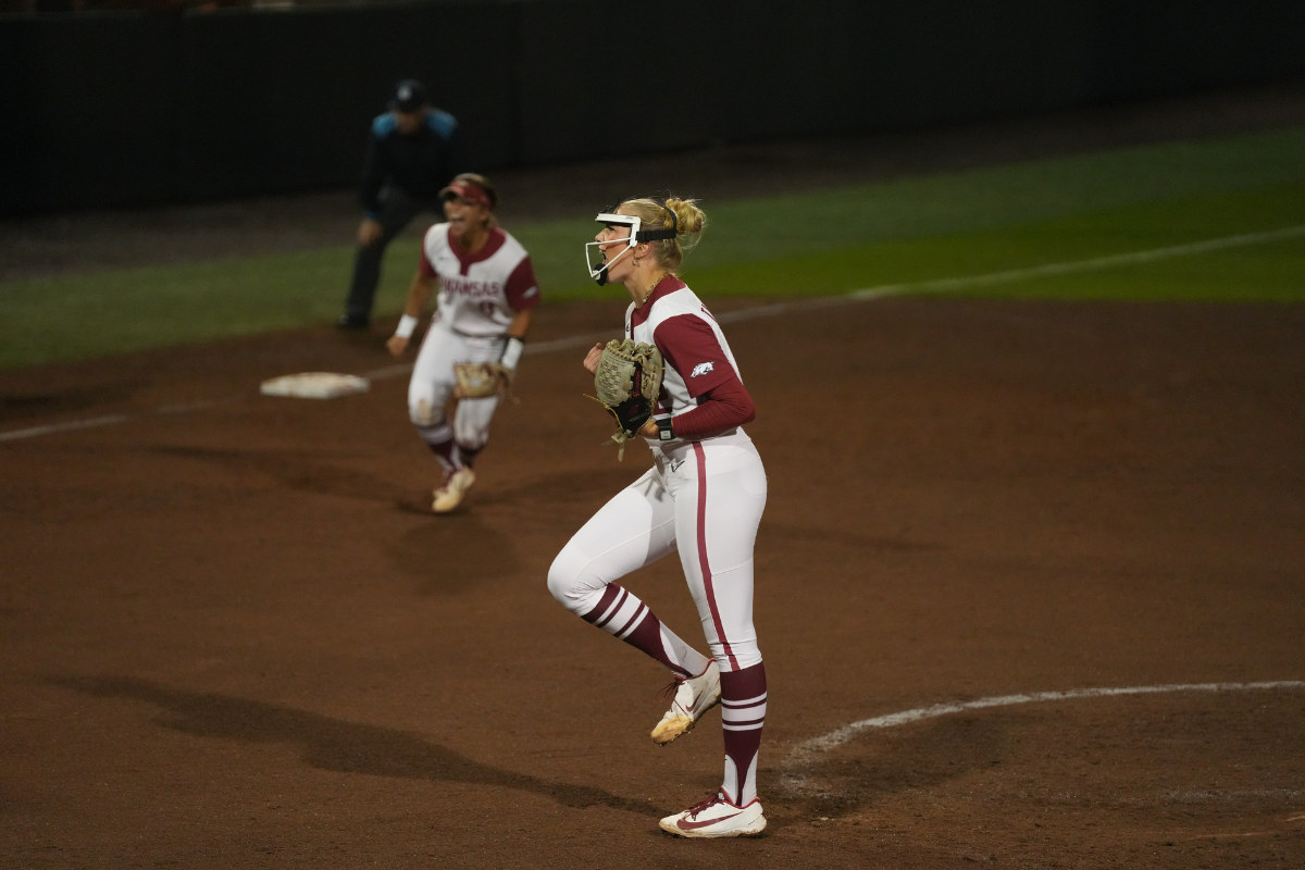 No. 7 Arkansas softball catches 5th inning magic to claim road series ...