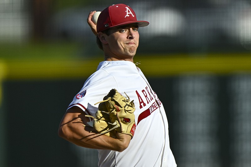 Arkansas baseball notebook: Hunter Dietz throws complete game without ...
