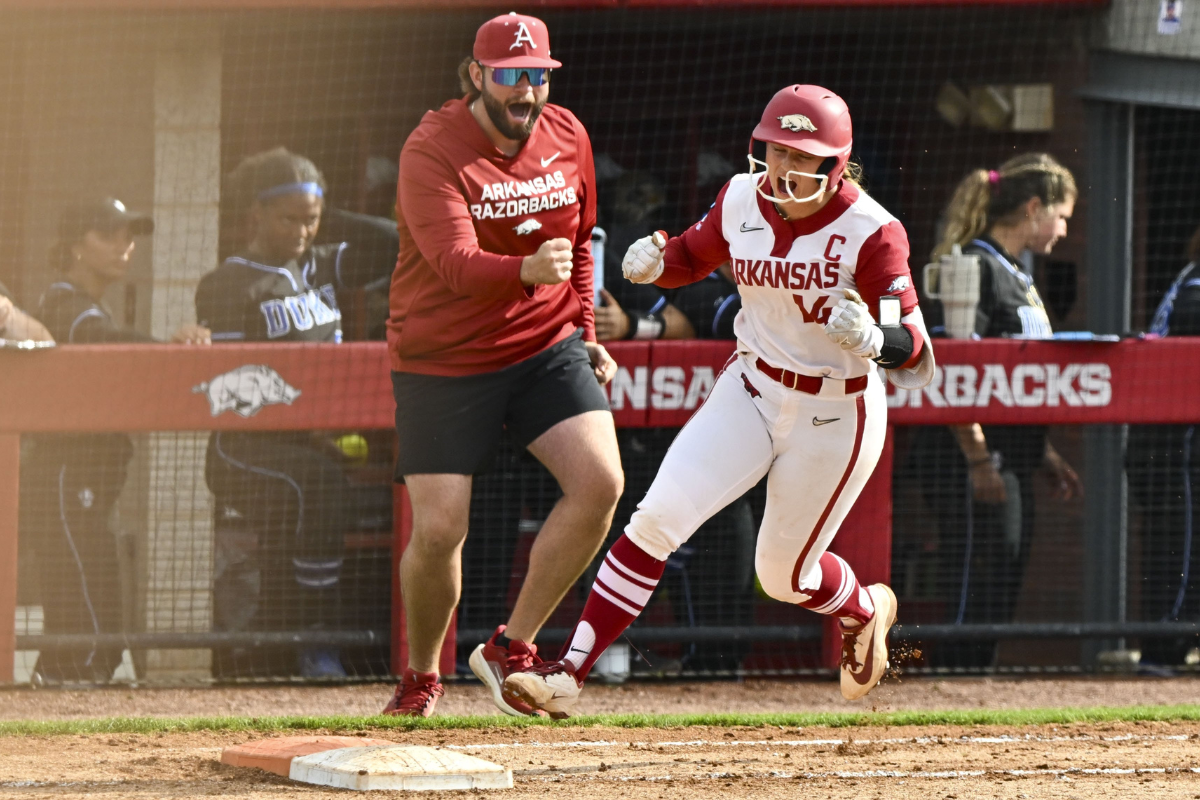 Arkansas softball slugs past Duke in Game 1 of Fayetteville Super ...