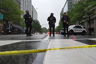 Armed suspect dead after approaching White House checkpoint, Secret ...