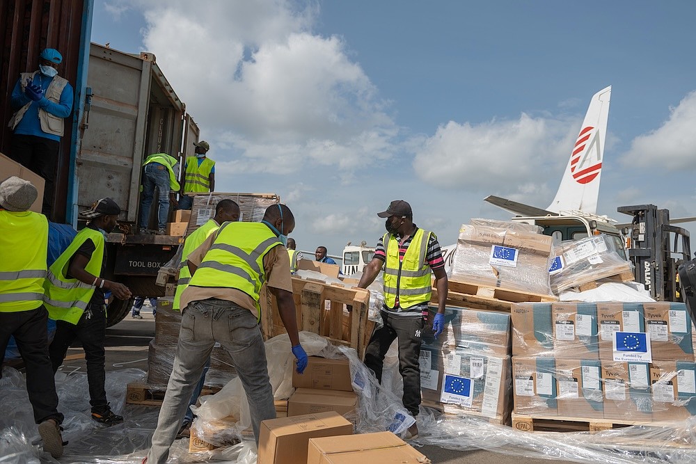 Workers offload medical and emergency supplies donated by European ...
