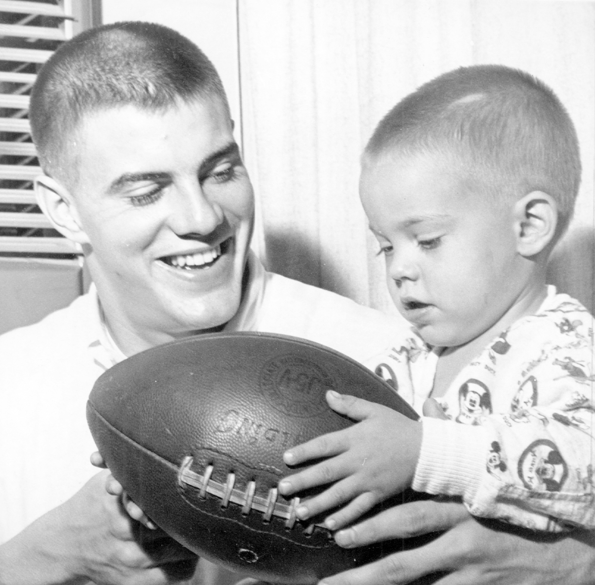 Arkansas football great Bobby Crockett, who helped beat Texas twice ...