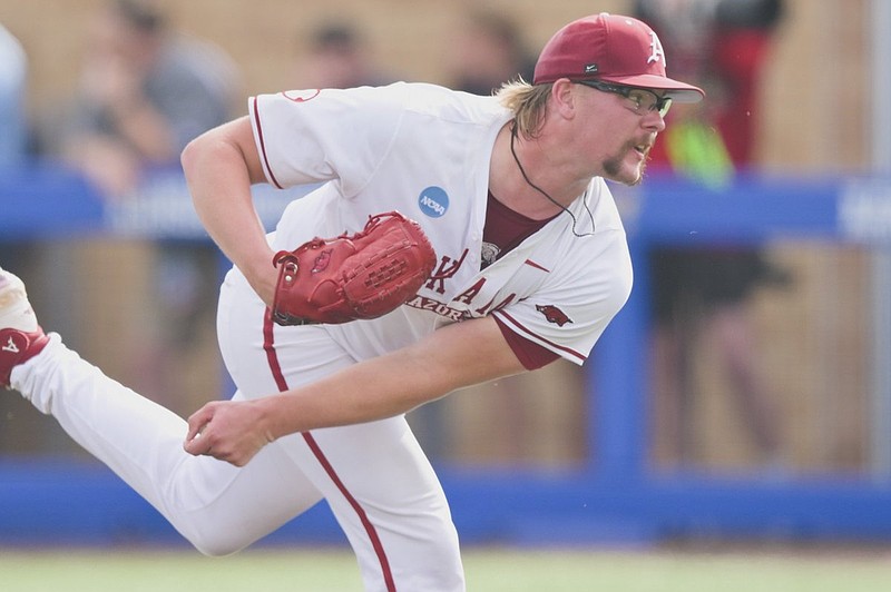 LIVE SCORE UPDATES & ANALYSIS: Arkansas baseball vs. Kansas at NCAA ...