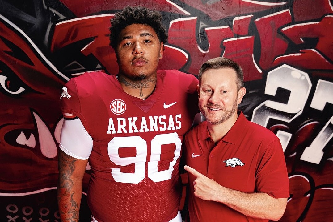 Arkansas visit makes JUCO DT target take closer look at Razorbacks ...