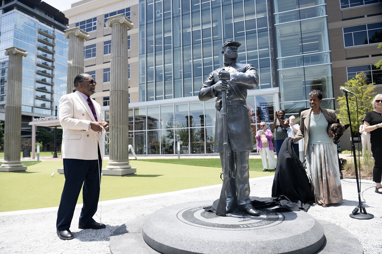 Central Arkansas Library System debuts statue honoring Black soldiers ...