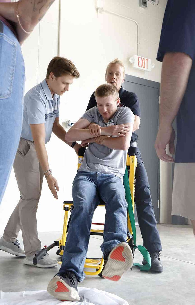 Cole County EMS hosts first day of classes | Jefferson City News Tribune