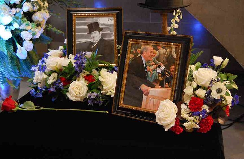 Memorial continues tradition of governors lying in state | Jefferson ...