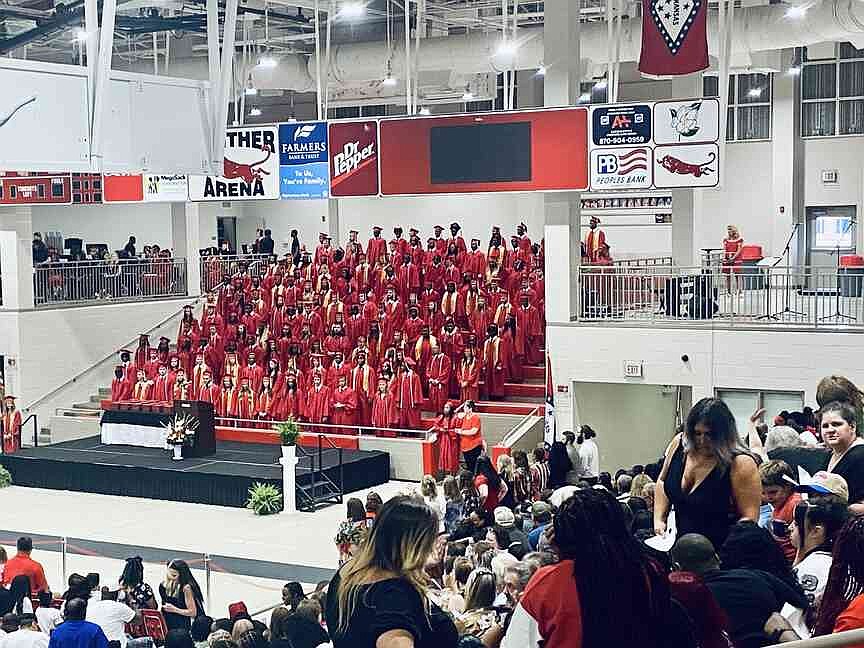 Magnolia High School sees seniors graduate | Magnolia Banner News