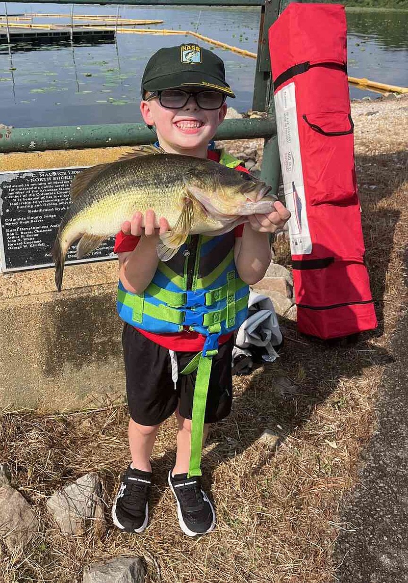 Loes reel in 9 1/2-pound bass to claim top prize at tournmaent ...