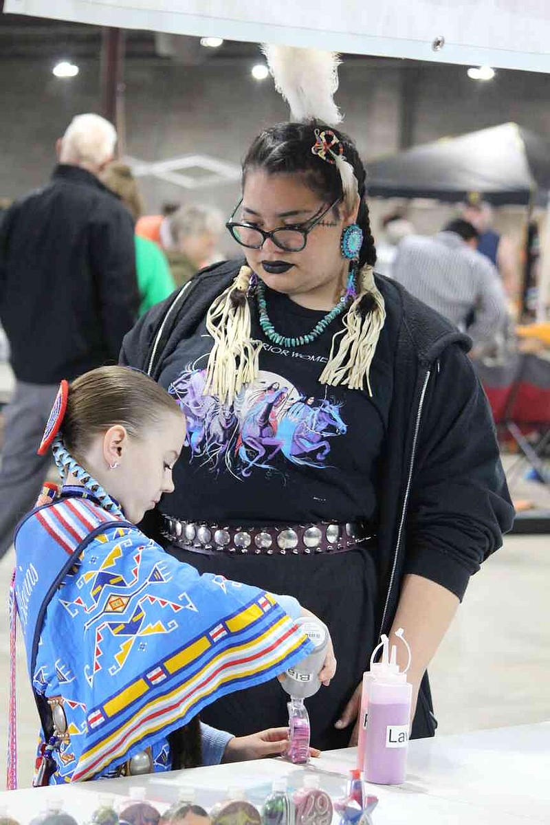Vendors blend old, new at powwow | Jefferson City News Tribune