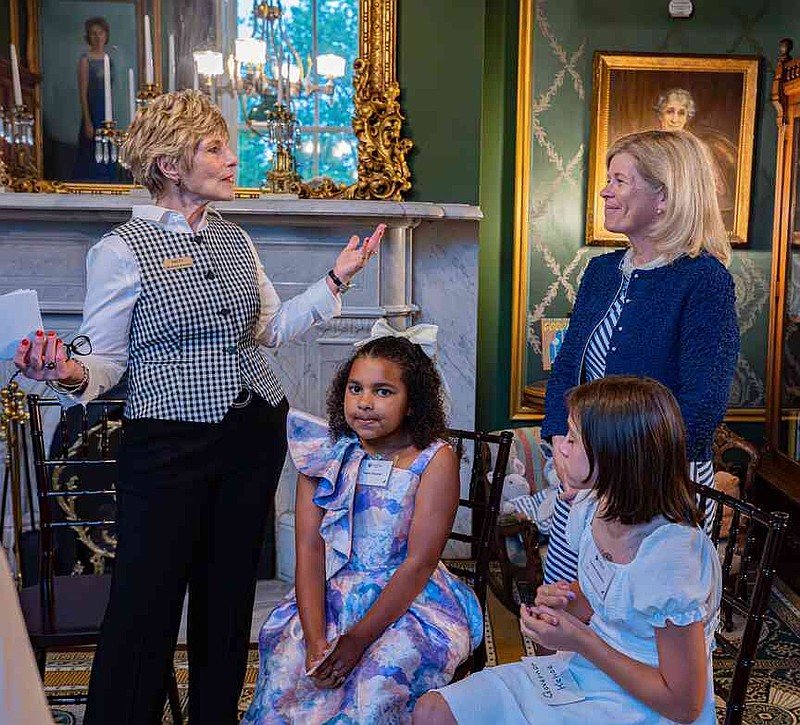 Little learners taught manners at mansion | Jefferson City News Tribune