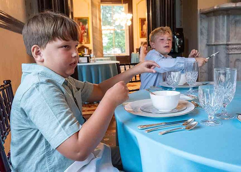 Little learners taught manners at mansion | Jefferson City News Tribune