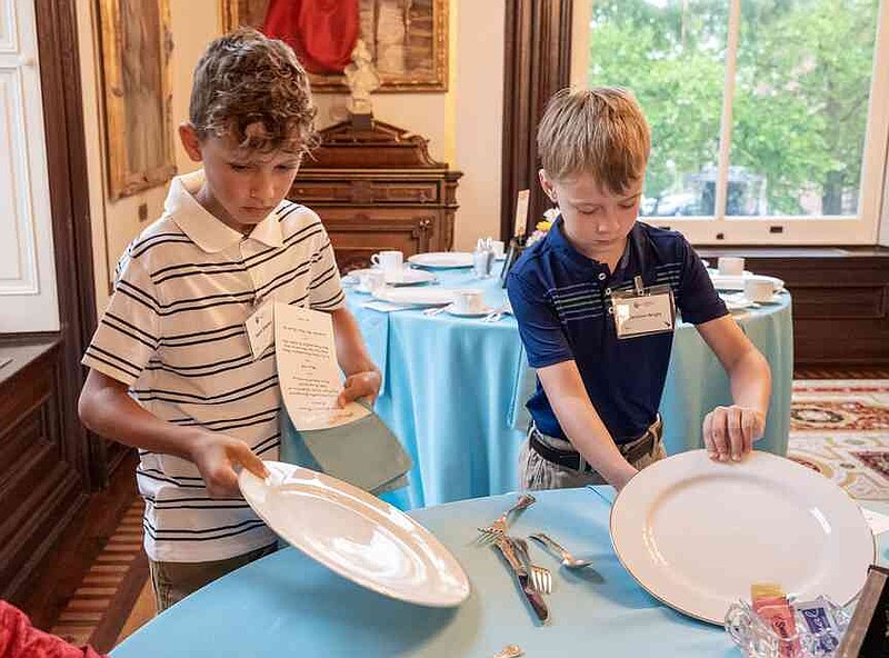 Little learners taught manners at mansion | Jefferson City News Tribune