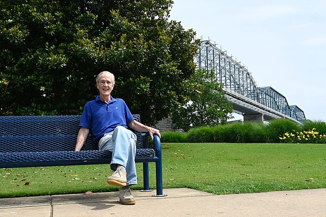 Walnut Street Bridge makeover not right color, critics say ...