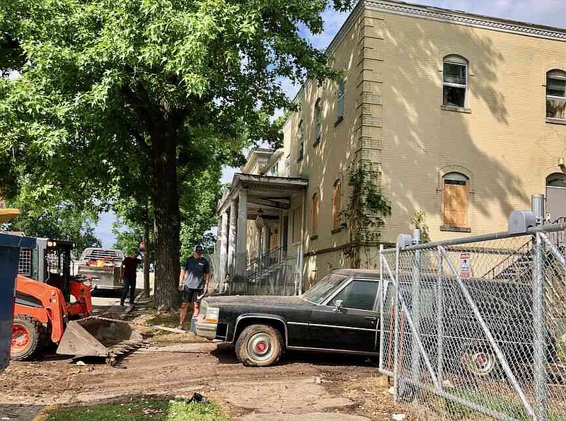 New owners clear hearses, garbage from Buescher Funeral Home ...