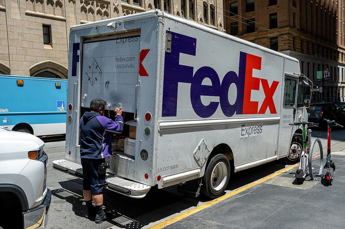 Fred Smith, FedEx's billionaire founder and CEO, dies at 80 | Texarkana ...