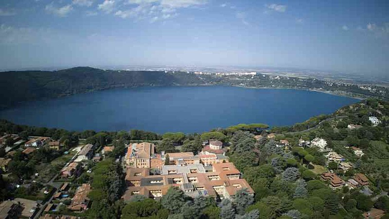 Pope Leo XIV resumes tradition and arrives Castel Gandolfo for vacation ...