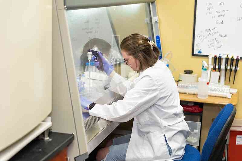 SAU professor conducting research on fighting breast cancer | Magnolia ...